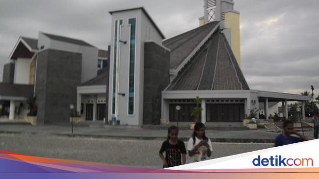 Megahnya Katedral Tiga Raja Timika