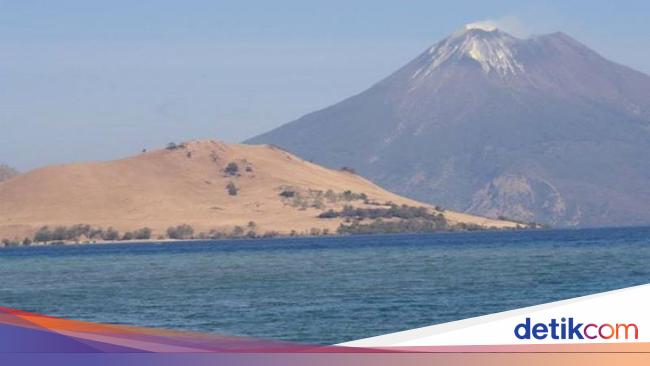 Pantai Lewoleba di NTT, Mutiara di Timur Indonesia