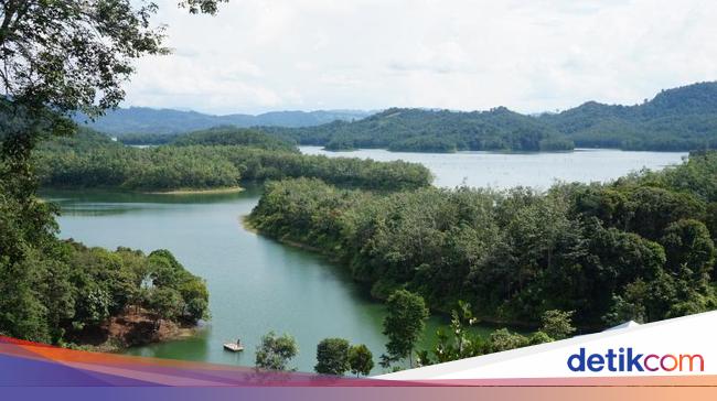 Pemandangan Cantik dari Danau PLTA di Riau