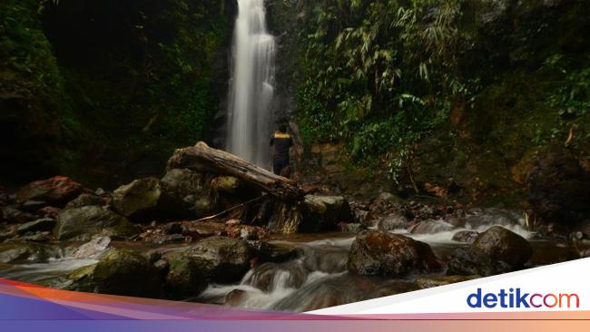 Potret Indah Curug Mandala di Subang