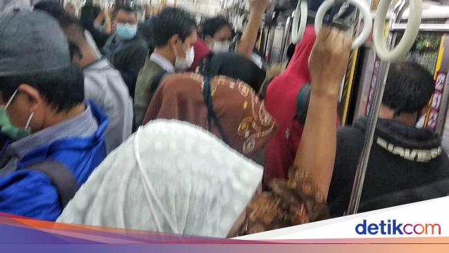 Viral Foto Penumpang Berdesakan di Gerbong KRL, Ini Penjelasan KCI