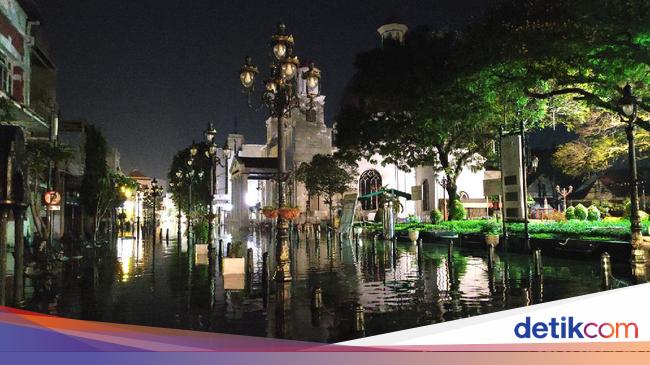 PLN Mulai Nyalakan Listrik di Daerah Terdampak Banjir di Semarang PLN Mulai Nyalakan Listrik di Daerah Terdampak Banjir di Semarang