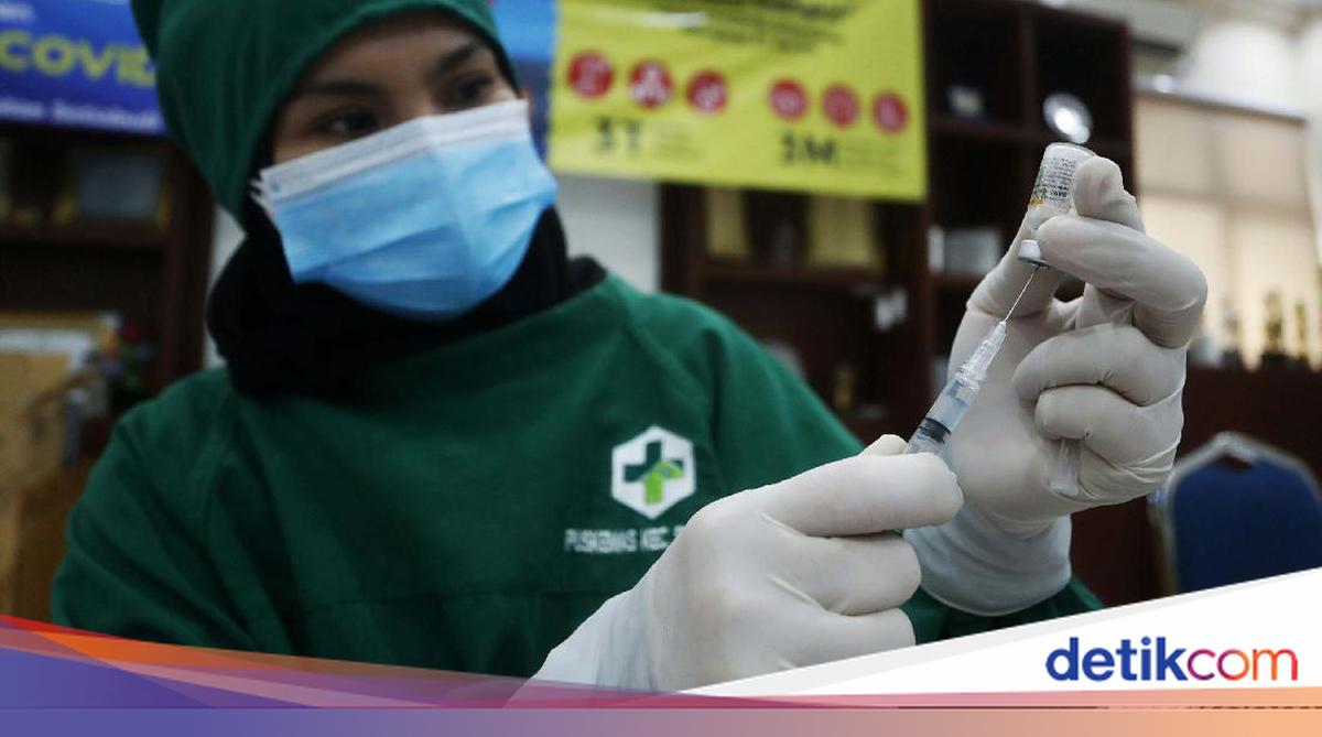 Kenapa Ada Orang Disuntik Vaksin COVID-19 di Pantat?