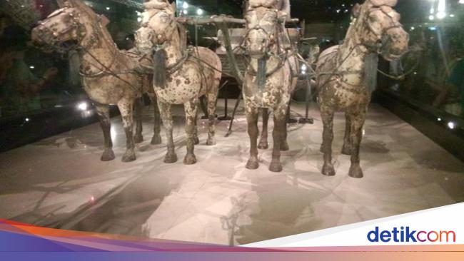 Bertemu Ribuan Patung Prajurit Terakota di Xian Bertemu Ribuan Patung Prajurit Terakota di Xian