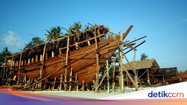Pembuatan Kapal Tradisional Phinisi
