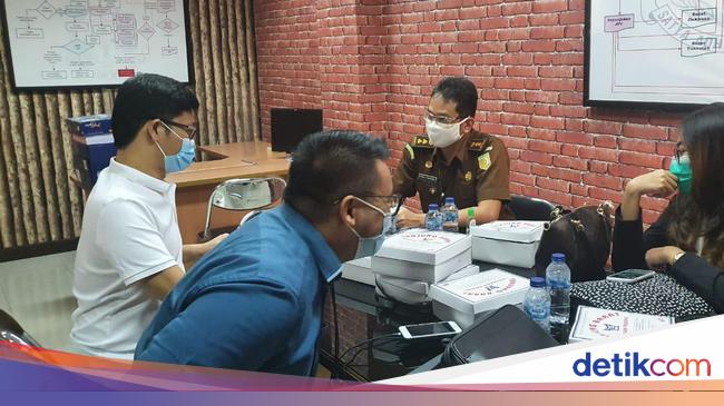 Kejagung Limpahkan Berkas Tersangka Jiwasraya, Pieter Rasiman Segera ... Kejagung Limpahkan Berkas Tersangka Jiwasraya, Pieter Rasiman Segera ...