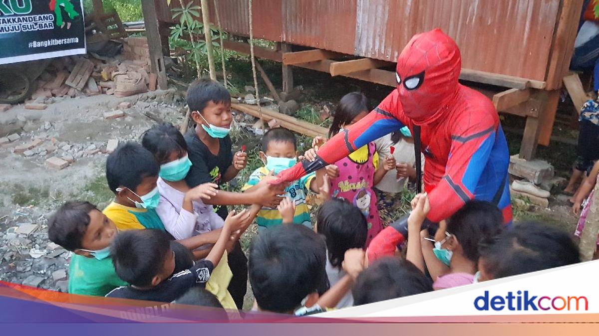Kisah Ali Jenk Berkostum Spiderman Demi Hibur Anak Korban Gempa Sulbar