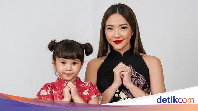 9 Momen Perayaan Imlek Basuki Tjahaja Purnama hingga Gisel di Tengah Corona