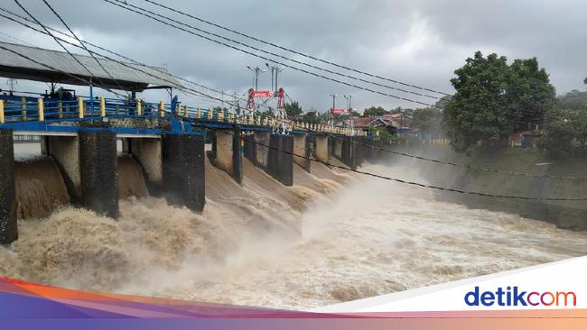 Bendung Katulampa Siaga 3, Pintu Air Sunter Hulu-Karet Siaga 2 Pagi Ini Bendung Katulampa Siaga 3, Pintu Air Sunter Hulu-Karet Siaga 2 Pagi Ini