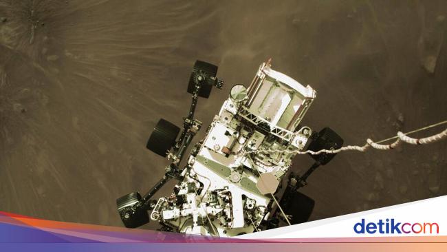 Robot NASA Kirim Foto Warna Menakjubkan dari Mars