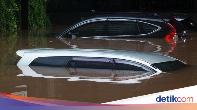 Penanganan Pertama setelah Mobil Terendam Banjir