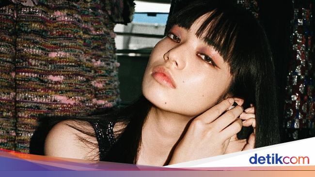 8 Foto Nana Komatsu Artis Jepang Mirip Lisa Blackpink Dan Suzy