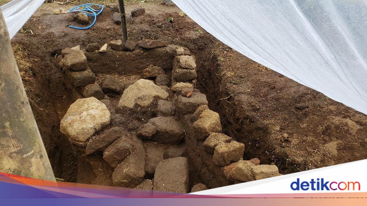 Warga Lereng Bromo Temukan Situs Diduga Prasasti Sapikerep