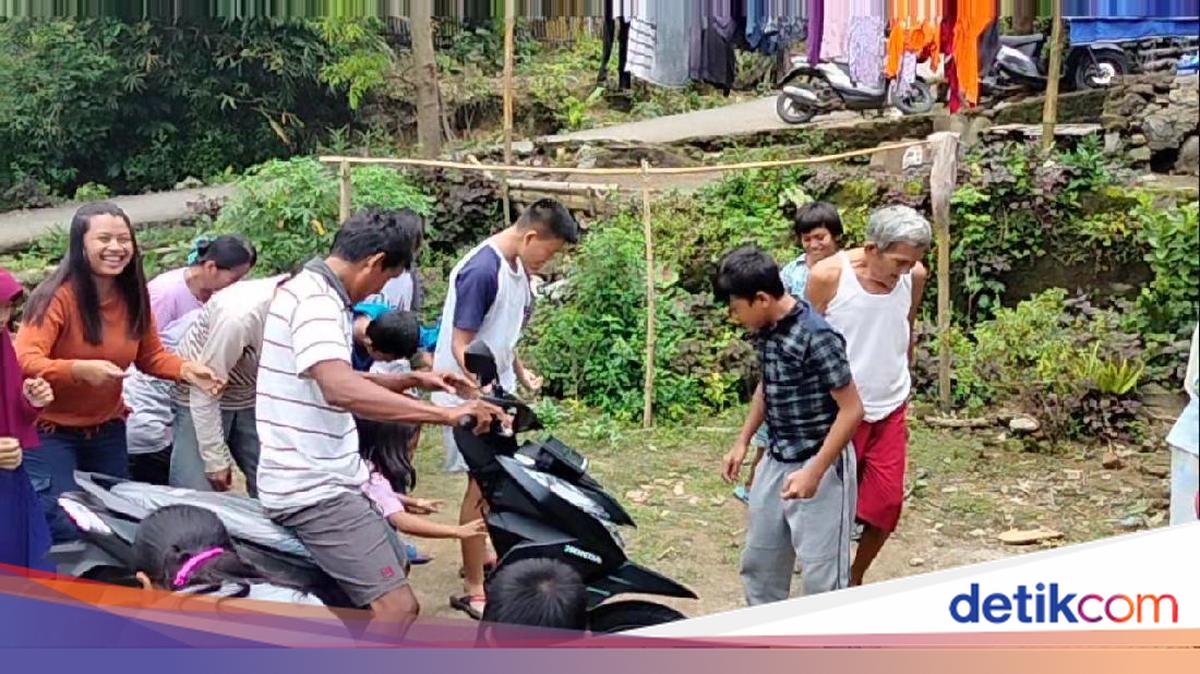 Warga 'Kampung Miliarder' di Kuningan Saweran Usai Beli Ratusan Kendaraan