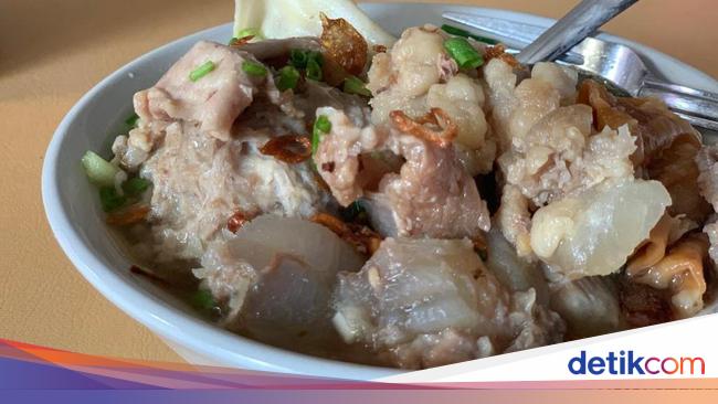 Uenak Poll Bakso Tetelan Barbar Dengan Topping Tetelan Melimpah Ruah