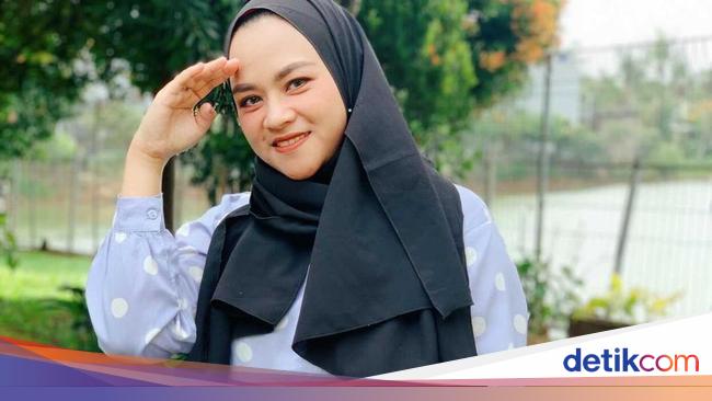 Yunita Lestari Tagih Tantangan Tes DNA Anak ke Daus Mini