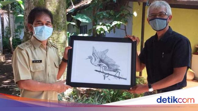 Lianda Lubis Lelang Lukisan untuk Selamatkan Burung Blekok di Bandung