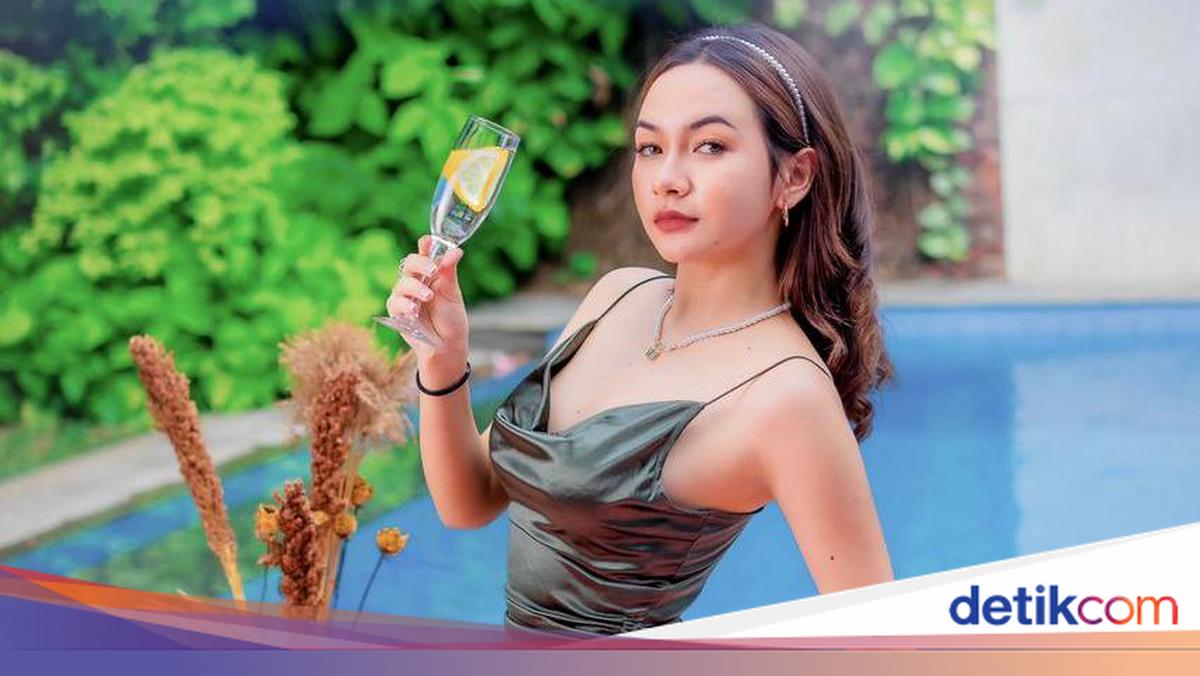 7 Gaya Menggemaskan Monica Muller yang Kini Berusia 22 Tahun