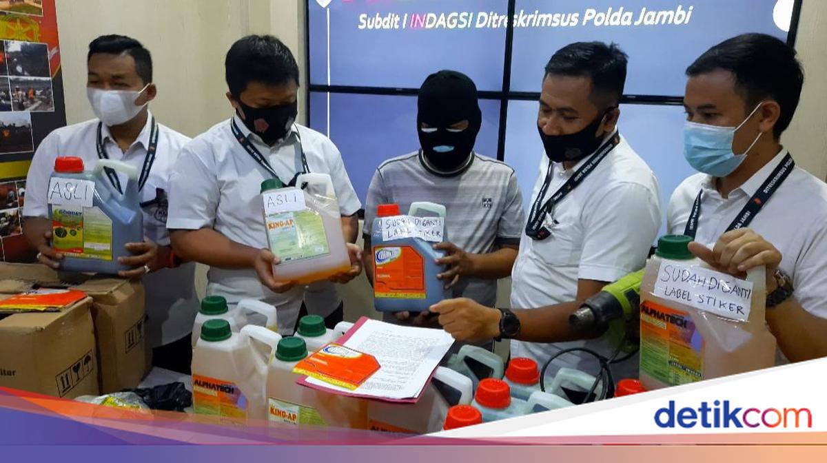 Polisi Ungkap Pemalsuan-Pengoplosan Cairan Racun Rumput di Jambi