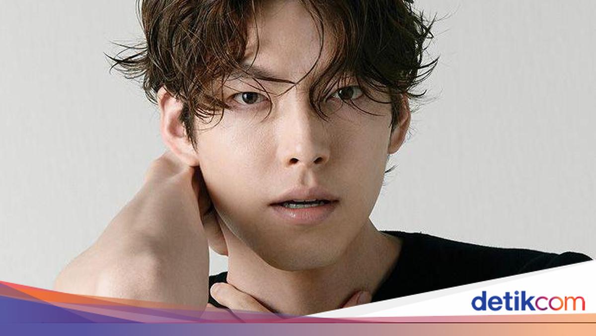 Foto: Kim Woo Bin Tuai Pujian, Sembuh dari Kanker Makin Bugar