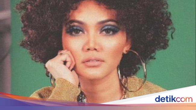 Kata Rina Nose soal Dandan Menor dan Pakai Makeup Tebal di Roma