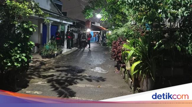 Tetangga Rangkul dan Kuatkan Keluarga Zakiah Aini Usai Serangan Mabes Polri