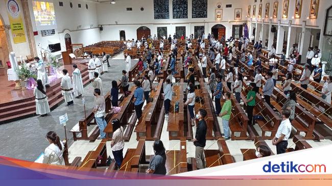 Lirik Lagu Kala Yesus Basuh Kaki MuridNya untuk Misa Kamis Putih Lirik Lagu Kala Yesus Basuh Kaki MuridNya untuk Misa Kamis Putih