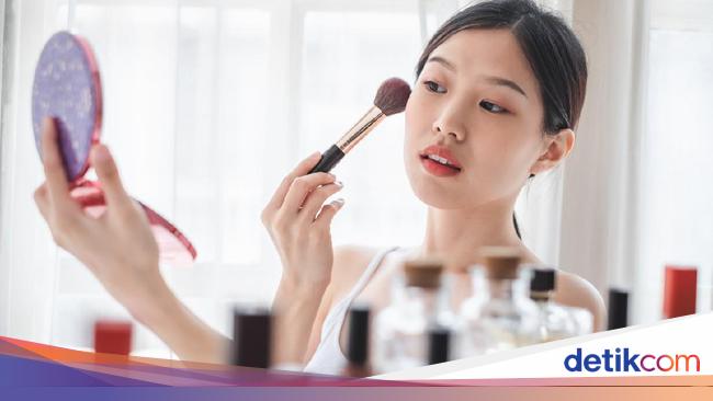 5 Kesalahan Fatal yang Bikin Make Up Kamu Oksidasi dan Nggak Flawless