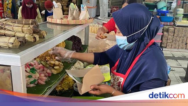 Jajan Lenjongan Yu Sum di Pasar Gede Solo yang Komplet Isinya