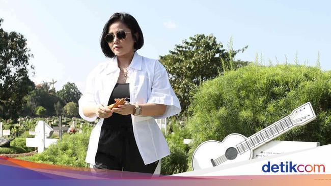 Mutia Ayu Mengenang Setahun Kepergian Glenn Fredly Mutia Ayu Mengenang Setahun Kepergian Glenn Fredly