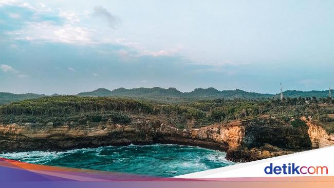 Keindahan Tersembunyi di Pesisir Bumi Pacitan