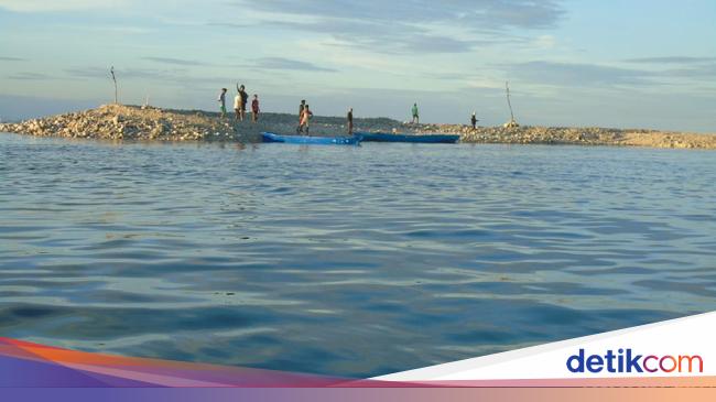 Warga Usul Pulau Baru yang Muncul Usai Siklon Seroja NTT Dinamai Paskah Warga Usul Pulau Baru yang Muncul Usai Siklon Seroja NTT Dinamai Paskah