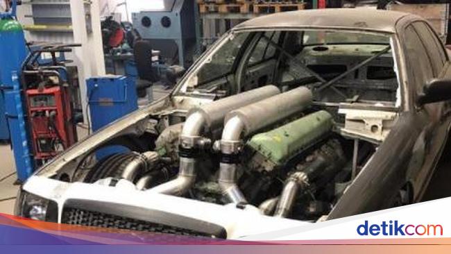 Sedan Ini Pakai Mesin Tank Perang Dunia II, Bisa Ngebut 320 Km/Jam