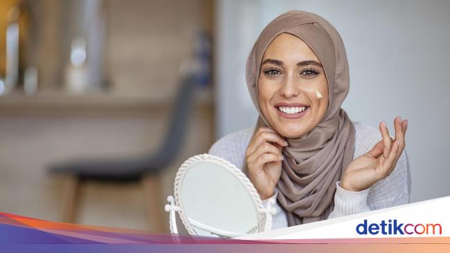 Adab Berpakaian Bagi Wanita Sesuai Syariat Islam Adab Berpakaian Bagi Wanita Sesuai Syariat Islam