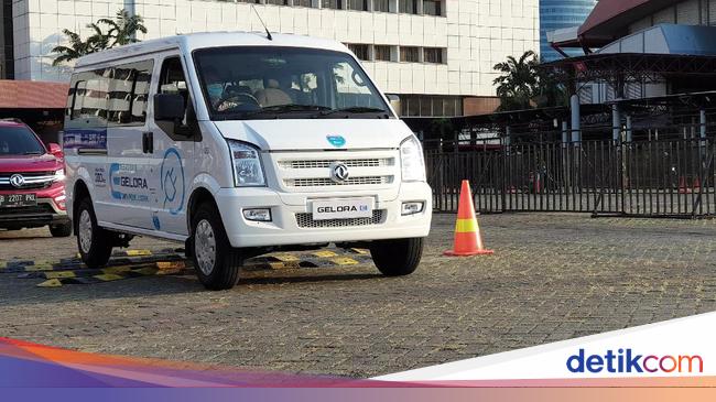 Mobil Listrik Harga Rp 480 Jutaan Resmi Jadi Angkot di Palembang