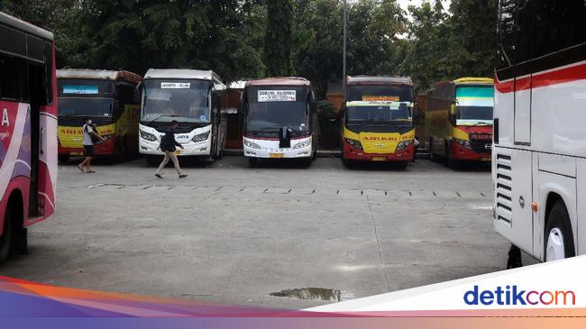 Keluhan Sopir Bus Terminal Kalideres: Travel Gelap-Syarat Penumpang Ketat