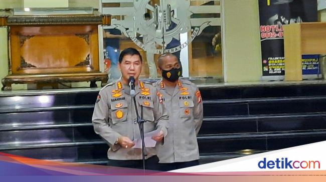 Densus Temukan Bahan Peledak TATP di Eks Markas FPI Densus Temukan Bahan Peledak TATP di Eks Markas FPI