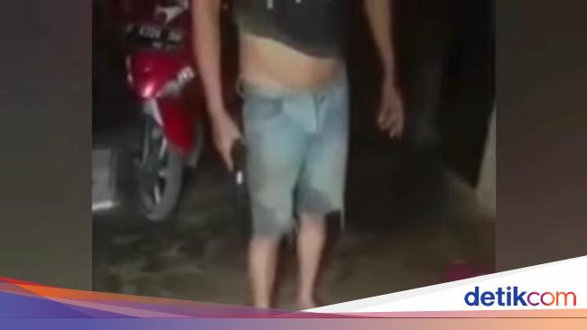 Pria Todong Kurir di Bogor Gunakan Senjata Airsoft Gun Pria Todong Kurir di Bogor Gunakan Senjata Airsoft Gun