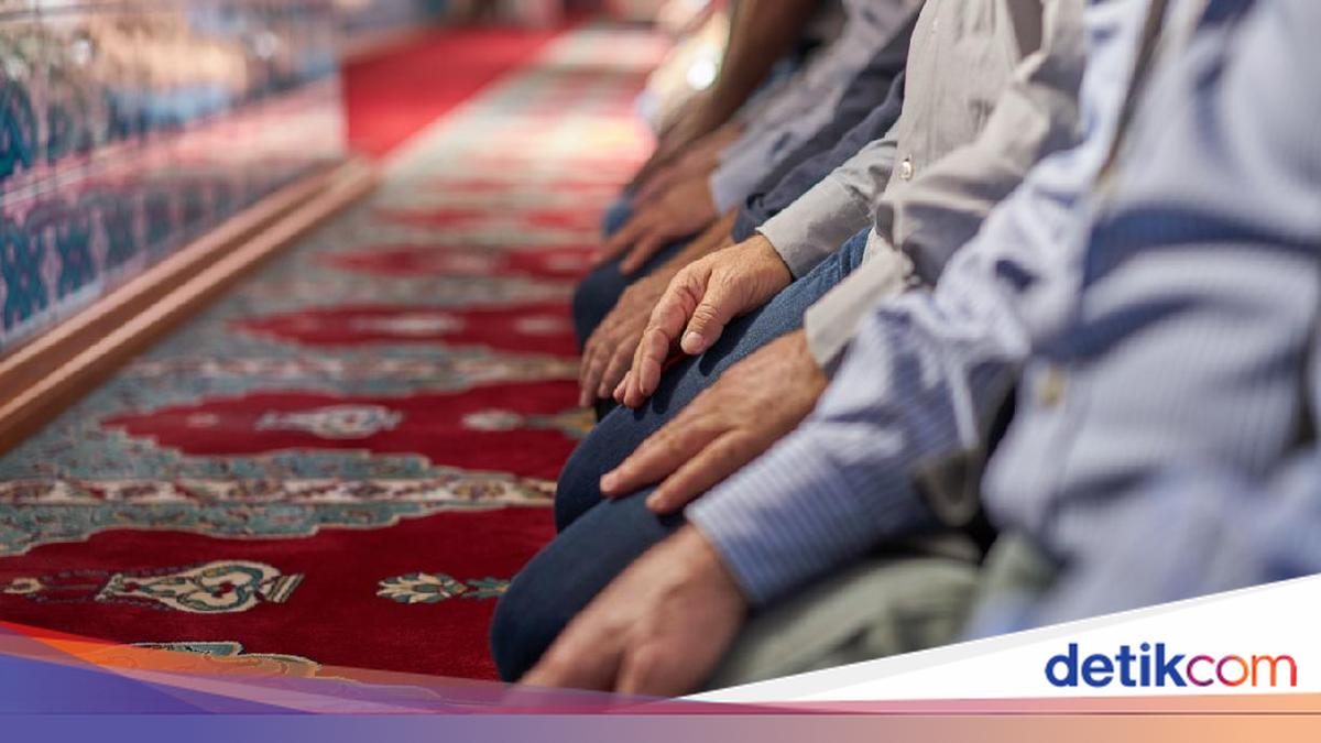 Bacaan Sholat Muhammadiyah Lengkap: Arab, Latin dan Artinya