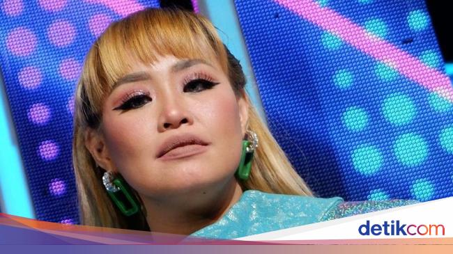Pinkan Mambo Buka-bukaan Soal Pria Inisial G Pinkan Mambo Buka-bukaan Soal Pria Inisial G