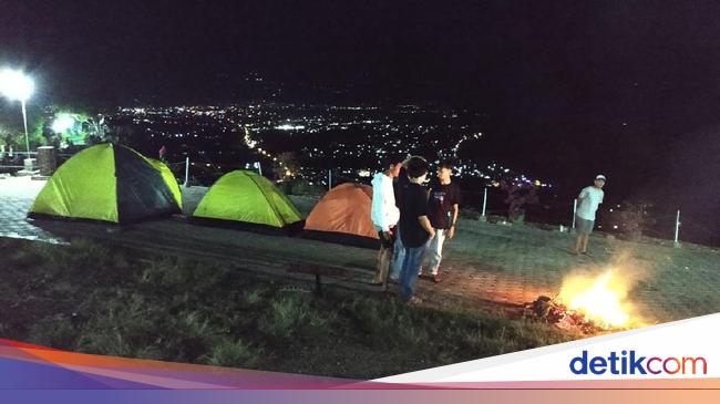 Tak Hanya Jadi Ikon Wisata, Sentono Gentong Pacitan Juga Tempat Laku ...