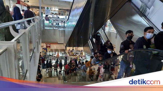 Liburan ke Surabaya? Ini Pusat Belanja Oleh-oleh yang Wajib Dikunjungi