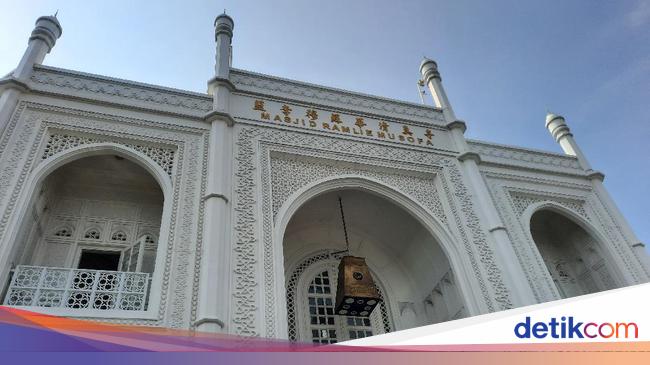 Berada di Kawasan Nonis, Masjid Ramlie Musofa Batasi Pelantang Suara