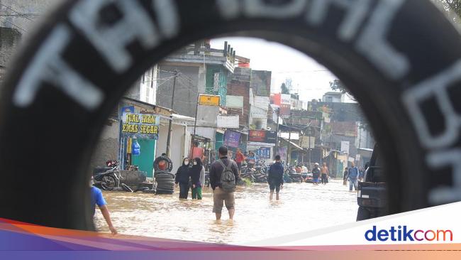Hujan Deras, Baleendah Bandung Terendam Banjir 1 Meter Lebih