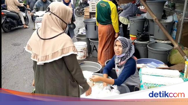 Pedagang Tahu-Tempe di Pasar Tasik Kembali Jualan: Harga Naik Rp 1.000