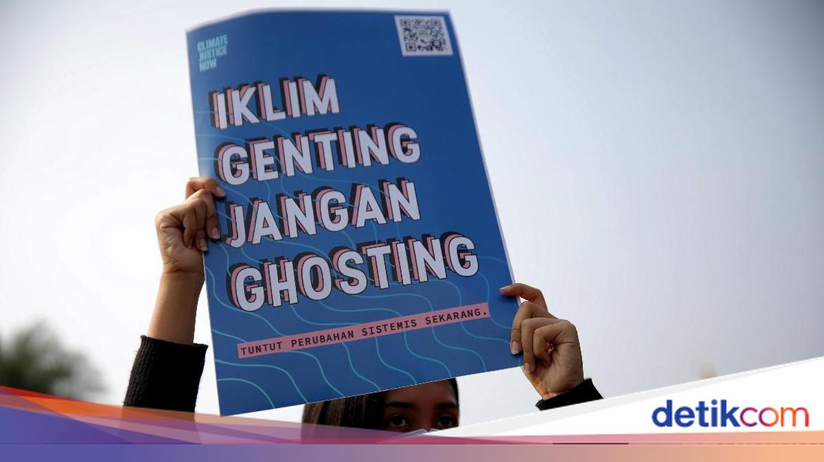 Deretan Poster Curhatan Para Aktivis di Hari Lingkungan Hidup Sedunia