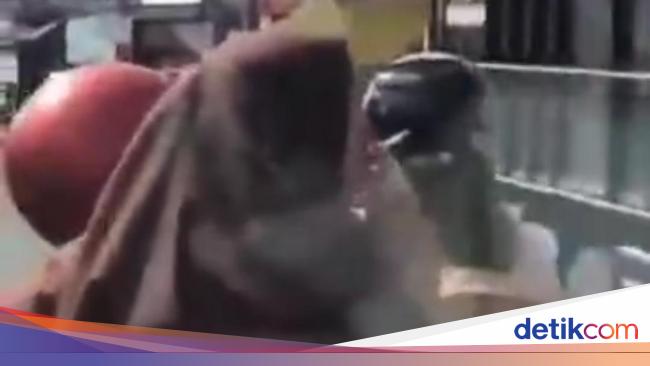 Viral Video Siswi Berseragam Pramuka Merokok dengan Asyiknya