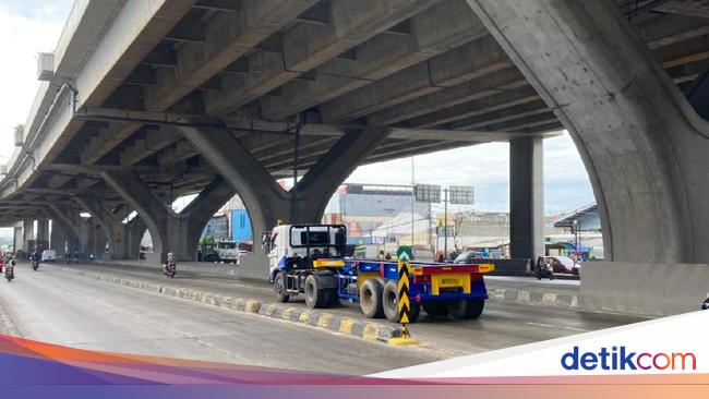 Rambu Pembatas Jalan di Depan Halte Airin Cilincing Telah Terpasang