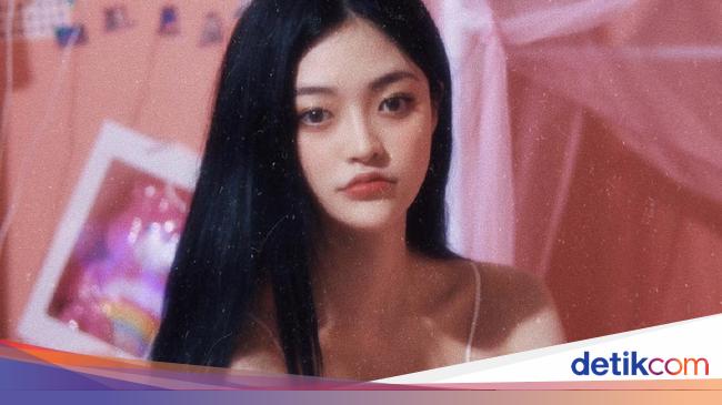 8 Foto Seksi Somyi DIA Pamer Perut Rata, Body Goals Penggemar Wanita