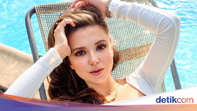 10 Potret Cantik Istri Pelatih Paulo Fonseca yang Lebih Muda 18 Tahun